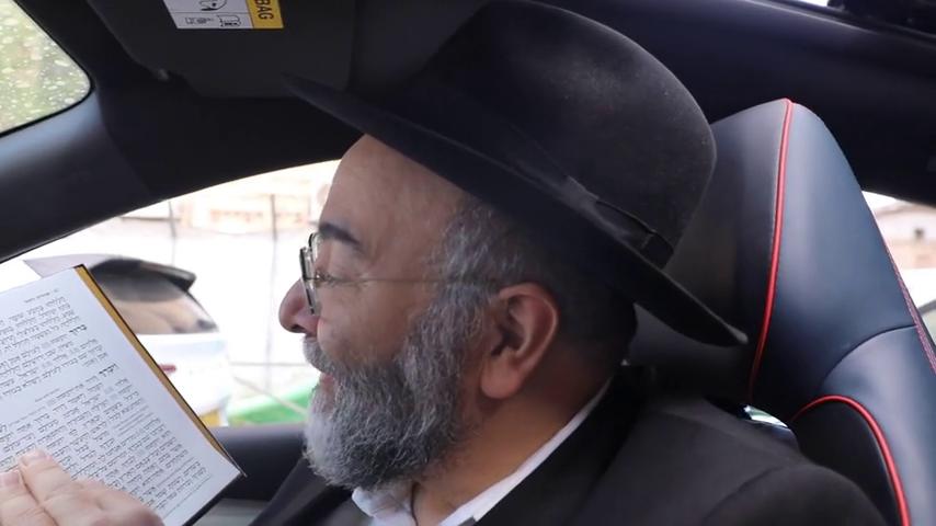 R' Maimon Elbaz | וַיְבָרֶךְ דָּוִיד With Simcha! {AE Gedolim Film}